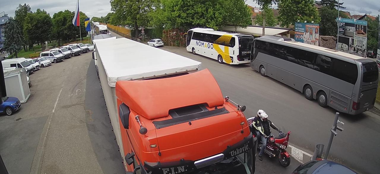 Na graničnim prelazima Gradiška, Gradina, Brod i Orašje duge kolone na ...